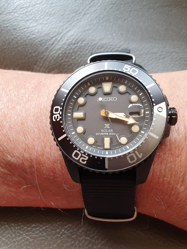 Themaweken horloges:toon je horloge met een bronzen kast-band, dus niet ...